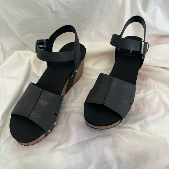Volatile | Shoes | Volatile Black Leather Wedge Shoes | Poshmark